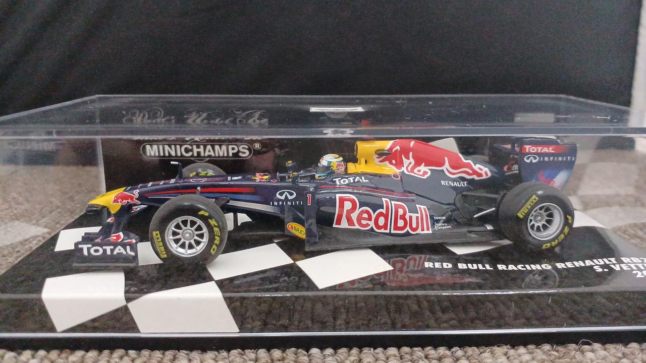 【Mini Car】 MINICHAMPS RB7 S.VETTEL 2011 TOTAL #1 1/43 Red Bull Racing ...